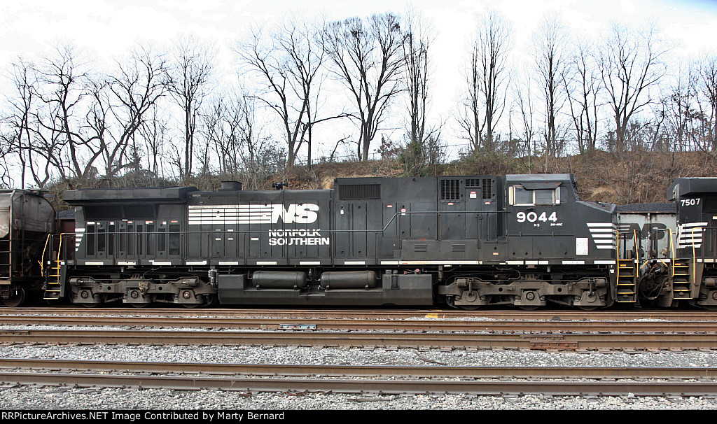 NS 9044 in South Yard